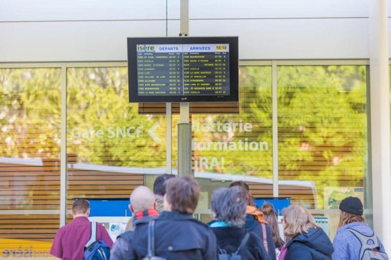 LUMIPLAN - Une gamme complète de bornes et panneaux d'information voyageurs